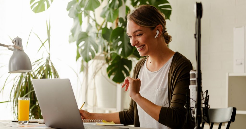 What is voice broadcasting and how can it help your business? | Routee.net What is voice broadcasting and how can it help your business? | Routee.net